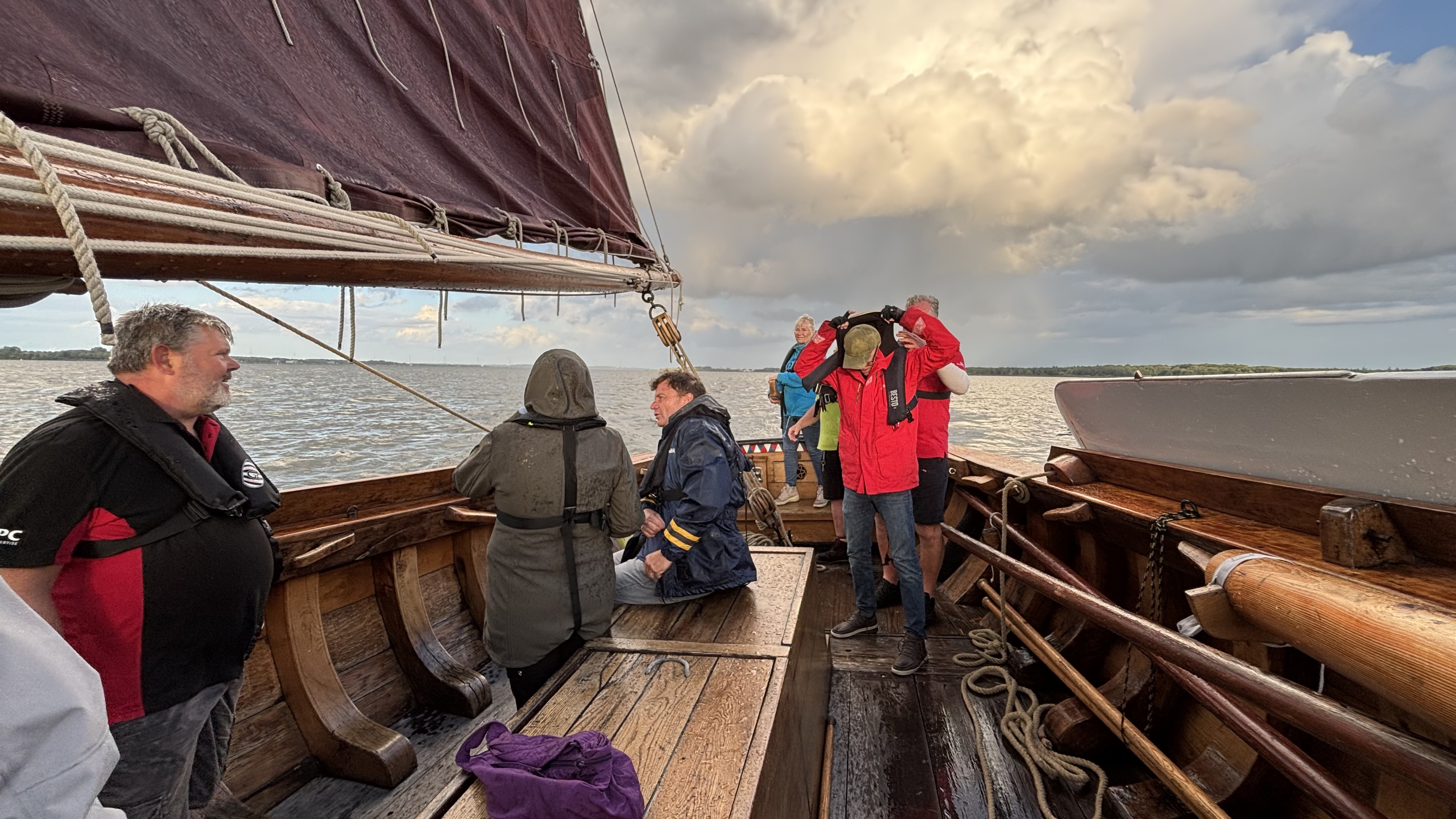 Omroep Flevoland - Nieuws - Historische botter AM1 verbindt jonge stad Almere met Zuiderzeeverleden