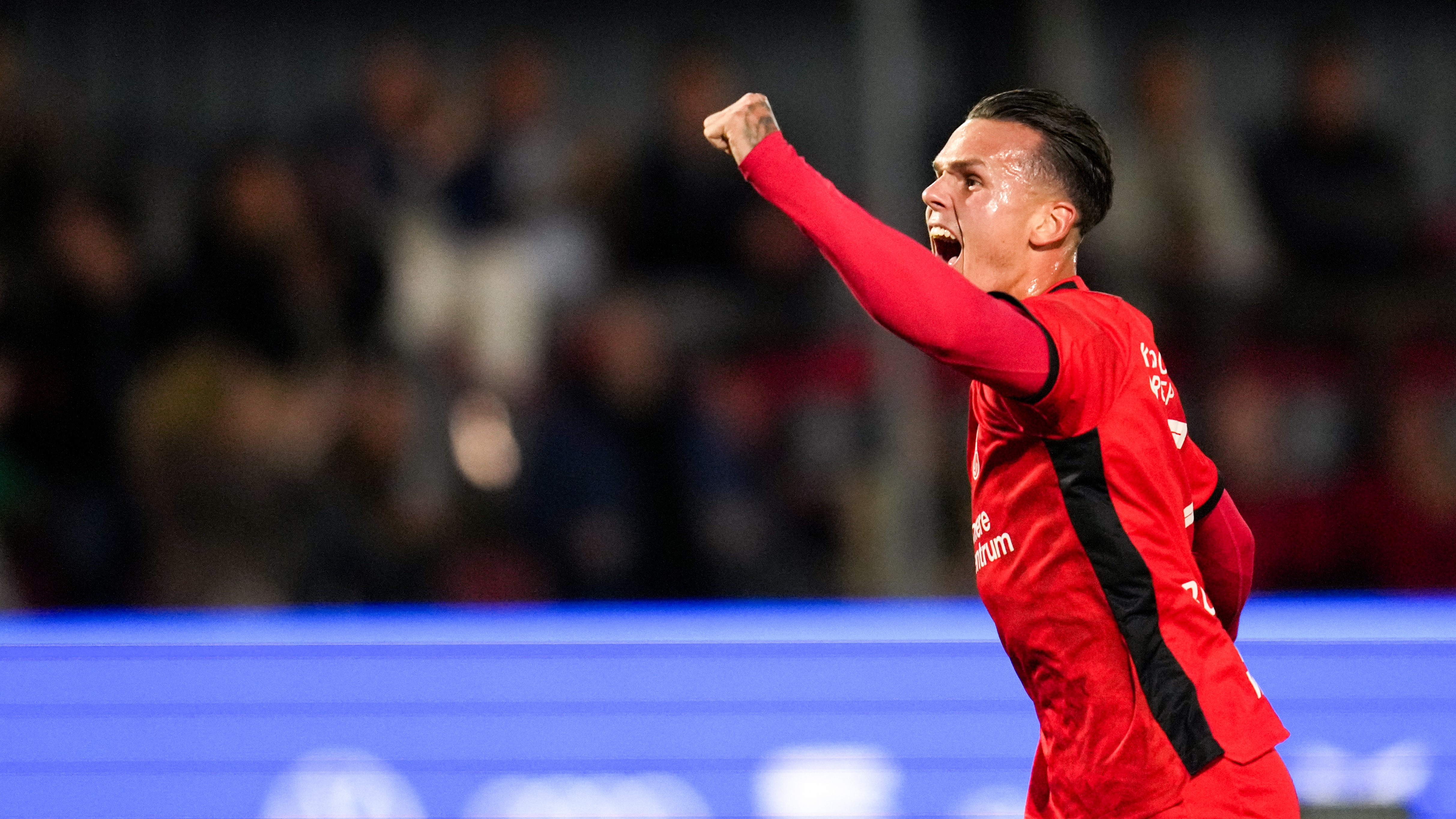 Omroep Flevoland - Sport - Almere City geeft voorsprong na rust compleet uit handen tegen Jong PSV