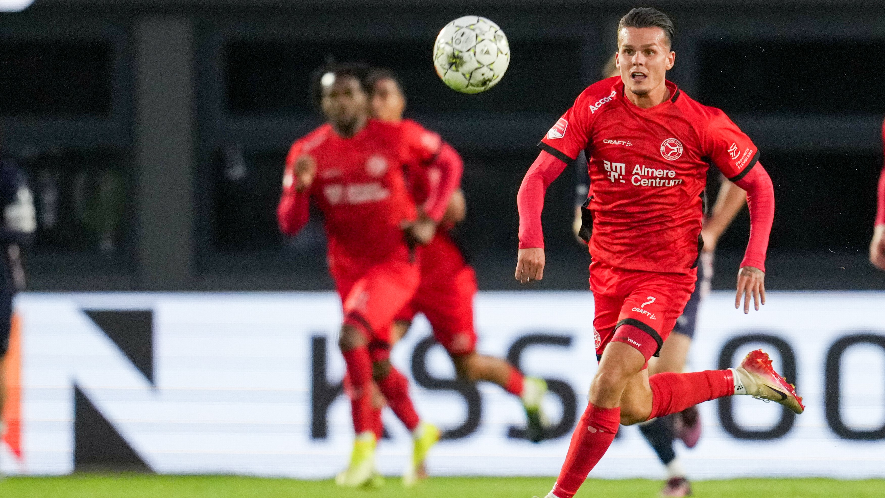 Omroep Flevoland - Sport - Almere City geeft voorsprong na rust compleet uit handen tegen Jong PSV