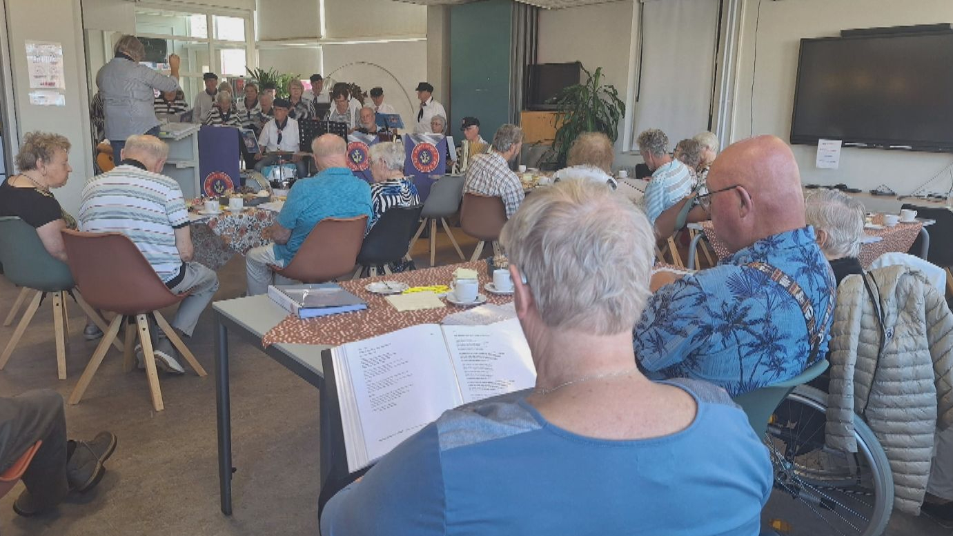 Omroep Flevoland - Nieuws - Alzheimerpatiënten genieten van meezingen ...