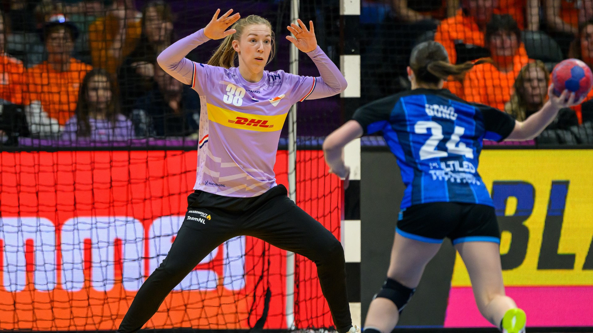 Omroep Flevoland - Sport - Vrijwilliger Marcel Post staat met zijn neus ...